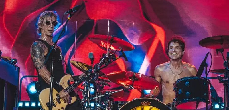 Duff McKagan conta o que o baterista Isaac Carpenter traz de diferente ...